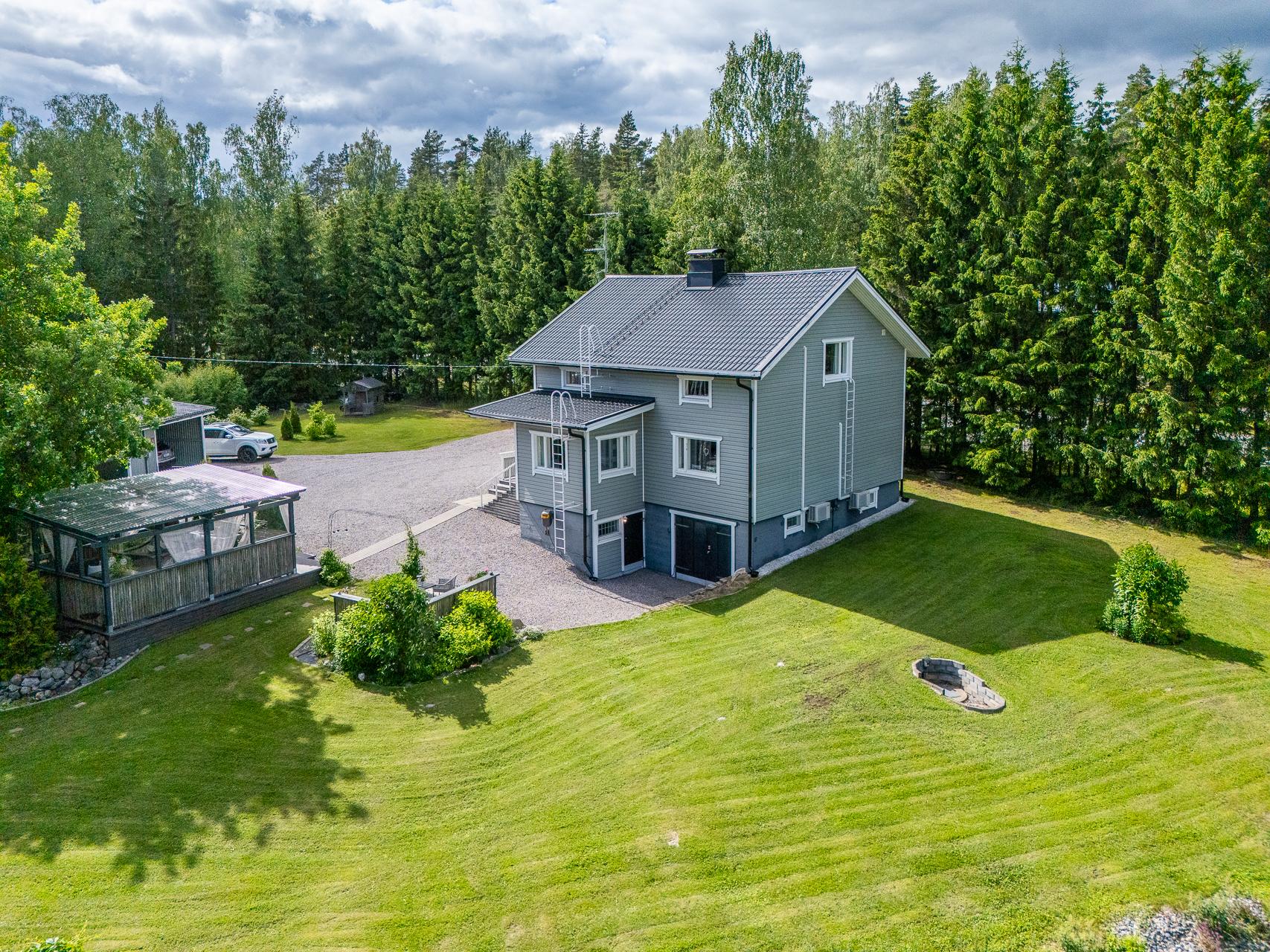 3 mh, oh, k, rt, 2 x erillinen wc, s, ph, khh, Helsingintie 582, Kulloo ...